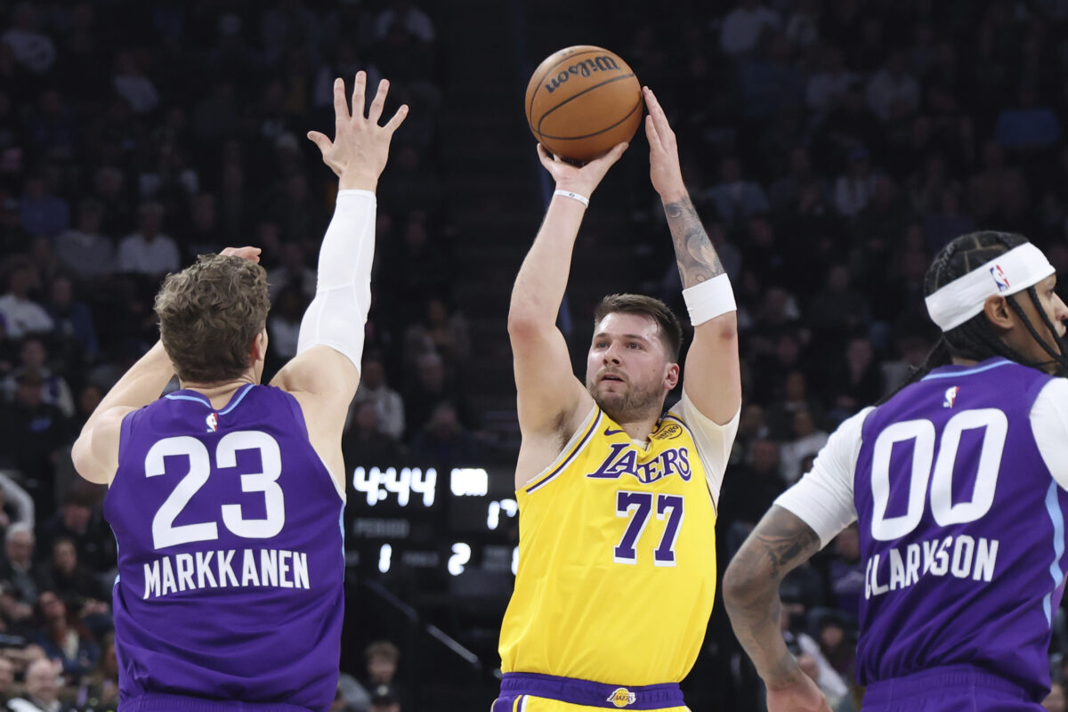 Lauri Markkanen scores 32 points to lead Jazz past Lakers 131-119 | News, Sports, Jobs ...